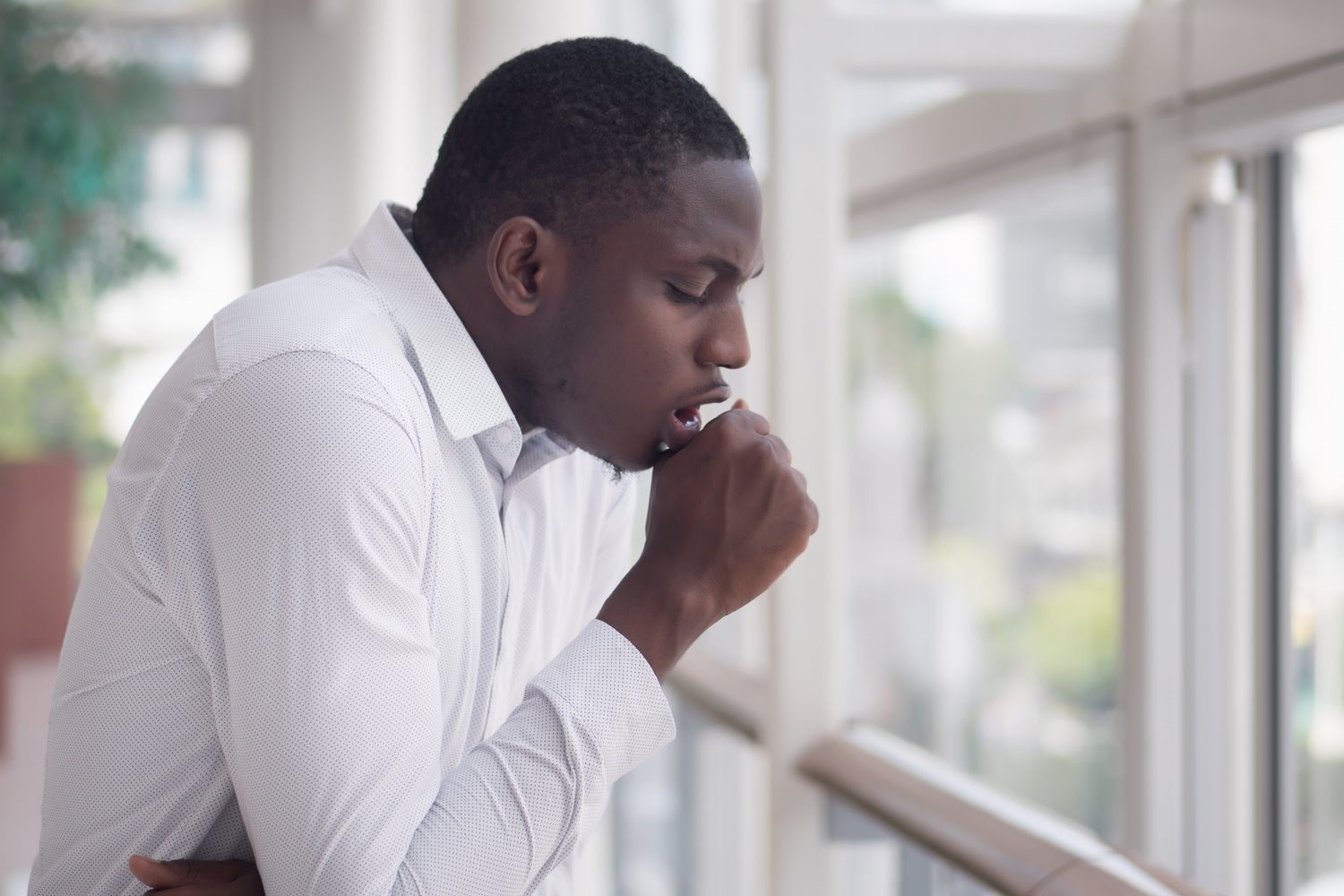 Pigarro Crônico: causas mais comuns e como tratar - Hospital Otorrino